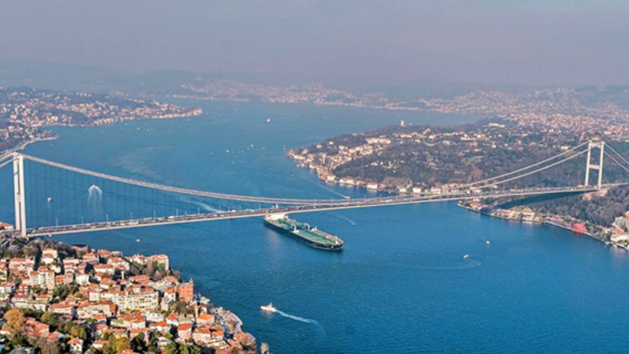 İstanbul Boğazı gemi trafiğine kapatıldı - KRT TV