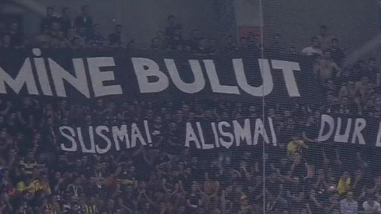Fenerbahçe tribünleri Emine Bulut için siyaha büründü! - KRT TV