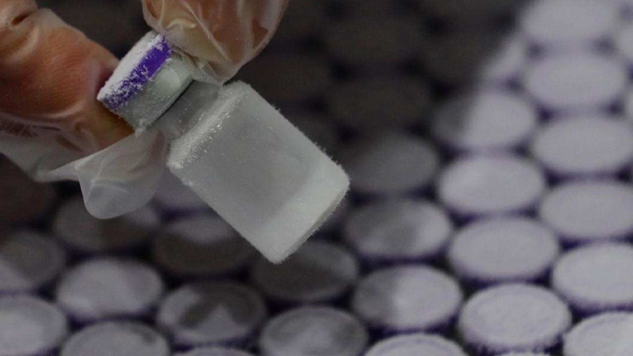 Koronavirüs aşıları çöpe atılmıştı; boş şişelerden aşı tarifini ...