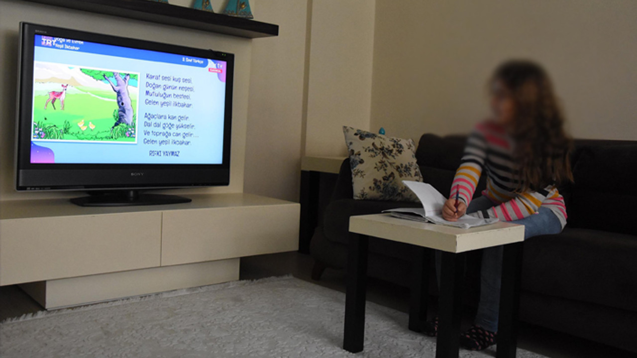 Milli Eğitim Bakanlığı'ndan flaş uzaktan eğitim kararı - KRT TV Milli Eğitim Bakanlığı'ndan flaş uzaktan eğitim kararı - KRT TV