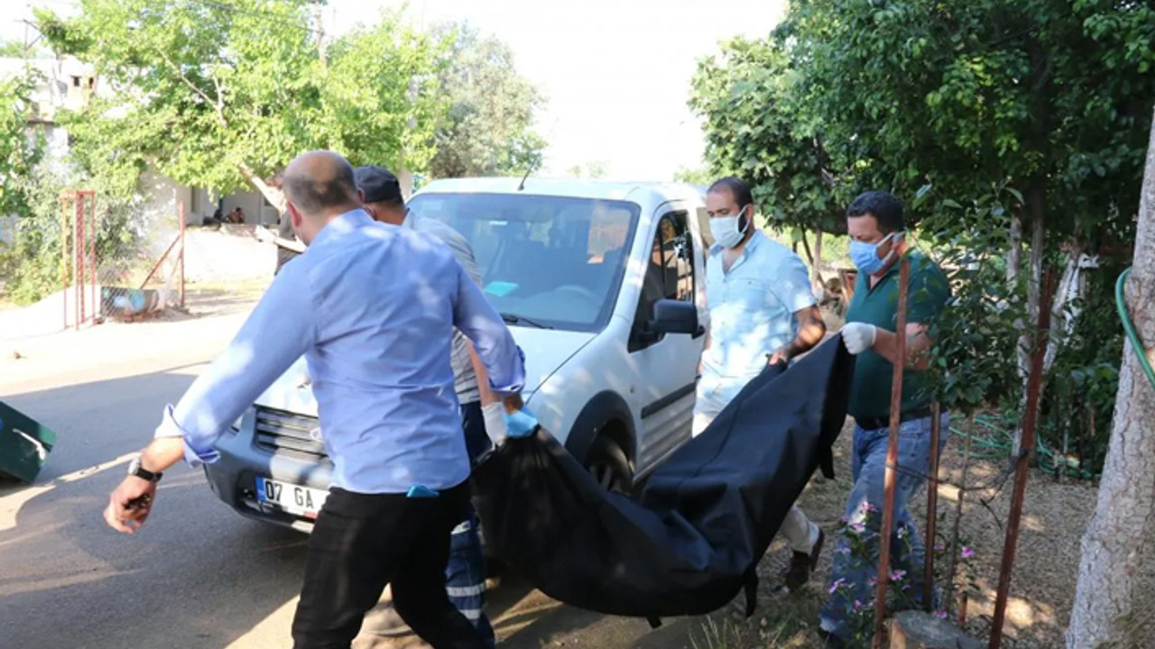 Antalya'da dehşete düşüren olay: Koku ile ortaya çıktı - KRT TV Antalya'da dehşete düşüren olay: Koku ile ortaya çıktı - KRT TV
