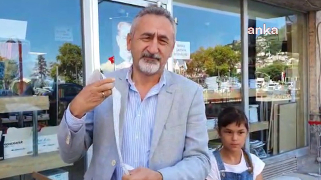 CHP'li Adıgüzel, çocuğuyla birlikte kırtasiye alışverişi yaptı: Bir ... CHP'li Adıgüzel, çocuğuyla birlikte kırtasiye alışverişi yaptı: Bir ...