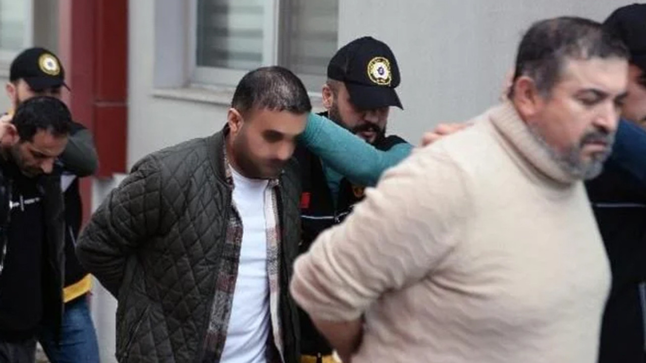 Adana'da vahşet: Hortumlarla işkence edip öldürmüşler - KRT TV Adana'da vahşet: Hortumlarla işkence edip öldürmüşler - KRT TV